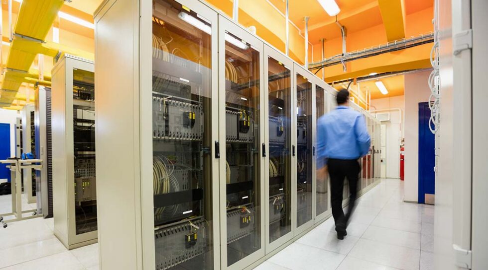 Qu'est-ce qu'un data center ? Définitions et enjeux
